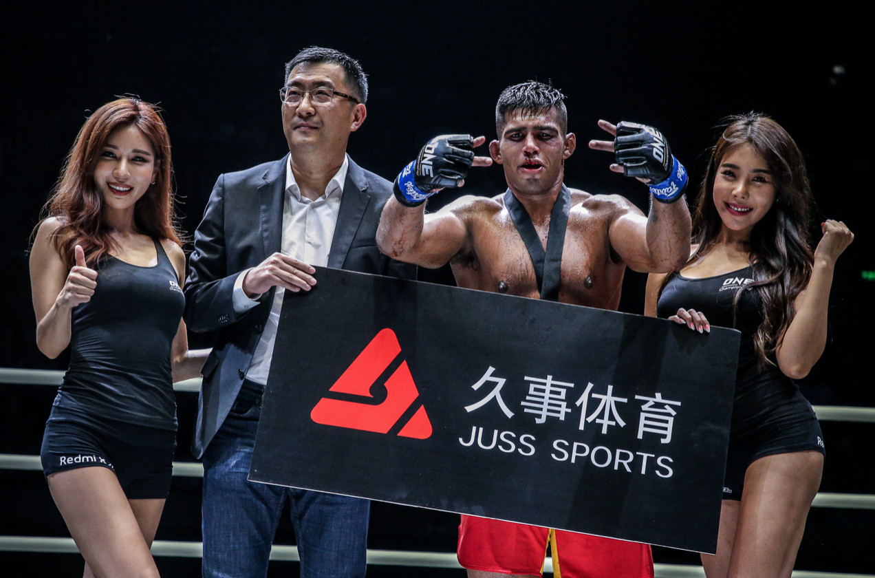 23 Year Old Malaysian Fighter, Agilan Thani, Defeats Legendary Akiyama ...